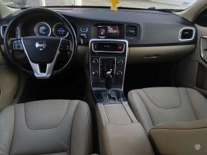 Grey Volvo V60 2011 in Vilnius, with an engine capacity of 2.40 L and mileage of 250 thousand km for 6450 €, photo 30 on AUTOMOTO.COM.LV