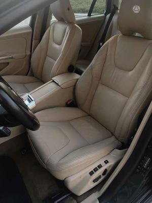 Grey Volvo V60 2011 in Vilnius, with an engine capacity of 2.40 L and mileage of 250 thousand km for 6450 €, photo 31 on AUTOMOTO.COM.LV