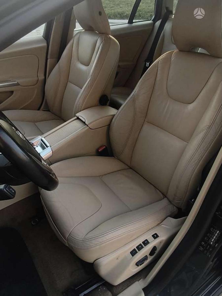 Grey Volvo V60 2011 in Vilnius, with an engine capacity of 2.40 L and mileage of 250 thousand km for 6450 €, photo 31 on AUTOMOTO.COM.LV