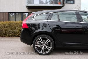 Pelēks Volvo V60 2011 Tallina, ar dzinēja tilpumu 2.00 L un nobraukumu 373 tūkst. km par 4999 €, foto 3 vietnē AUTOMOTO.COM.LV