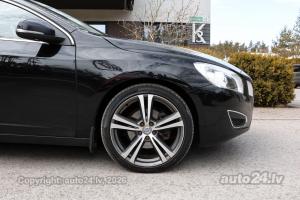 Pelēks Volvo V60 2011 Tallina, ar dzinēja tilpumu 2.00 L un nobraukumu 373 tūkst. km par 4999 €, foto 4 vietnē AUTOMOTO.COM.LV