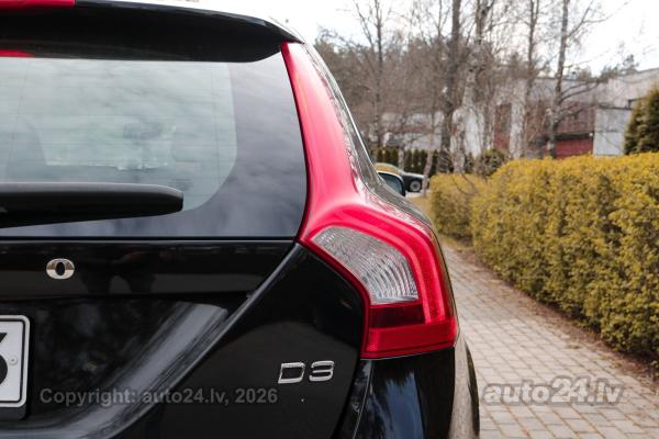 Pelēks Volvo V60 2011 Tallina, ar dzinēja tilpumu 2.00 L un nobraukumu 373 tūkst. km par 4999 €, foto 5 vietnē AUTOMOTO.COM.LV