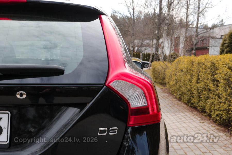 Pelēks Volvo V60 2011 Tallina, ar dzinēja tilpumu 2.00 L un nobraukumu 373 tūkst. km par 4999 €, foto 6 vietnē AUTOMOTO.COM.LV