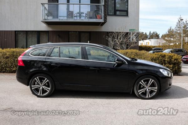 Pelēks Volvo V60 2011 Tallina, ar dzinēja tilpumu 2.00 L un nobraukumu 373 tūkst. km par 4999 €, foto 8 vietnē AUTOMOTO.COM.LV