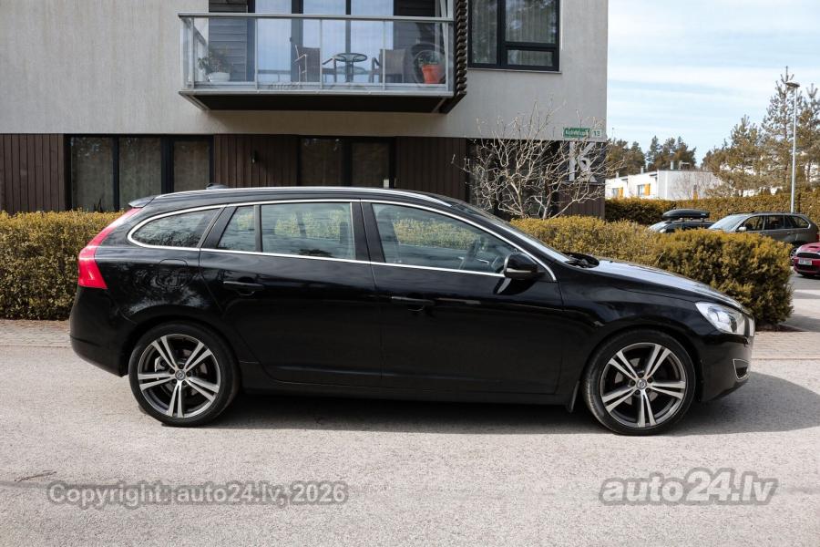 Pelēks Volvo V60 2011 Tallina, ar dzinēja tilpumu 2.00 L un nobraukumu 373 tūkst. km par 4999 €, foto 9 vietnē AUTOMOTO.COM.LV