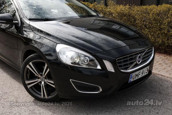 Pelēks Volvo V60 2011 Tallina, ar dzinēja tilpumu 2.00 L un nobraukumu 373 tūkst. km par 4999 €, foto 9 vietnē AUTOMOTO.COM.LV