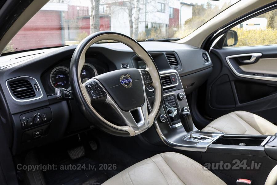 Pelēks Volvo V60 2011 Tallina, ar dzinēja tilpumu 2.00 L un nobraukumu 373 tūkst. km par 4999 €, foto 11 vietnē AUTOMOTO.COM.LV