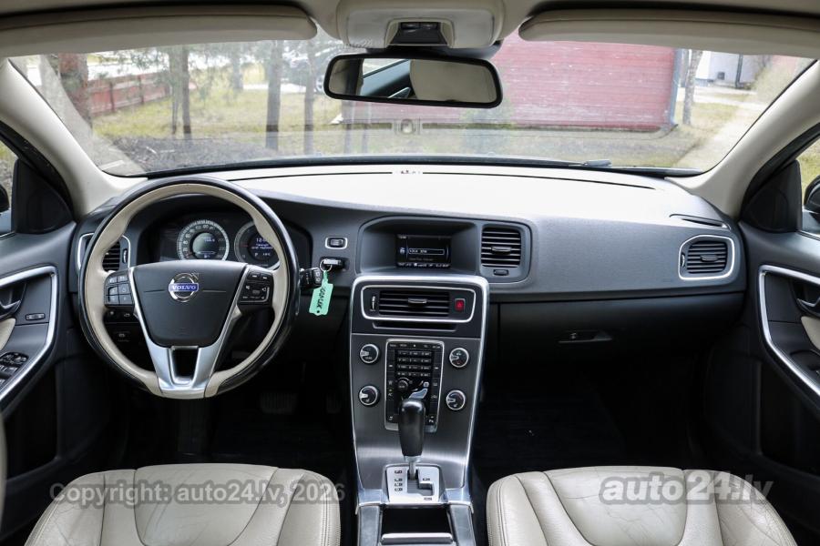 Pelēks Volvo V60 2011 Tallina, ar dzinēja tilpumu 2.00 L un nobraukumu 373 tūkst. km par 4999 €, foto 12 vietnē AUTOMOTO.COM.LV