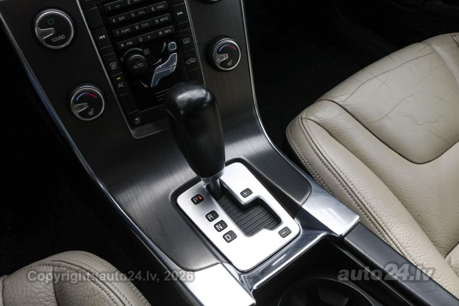 Pelēks Volvo V60 2011 Tallina, ar dzinēja tilpumu 2.00 L un nobraukumu 373 tūkst. km par 4999 €, foto 14 vietnē AUTOMOTO.COM.LV