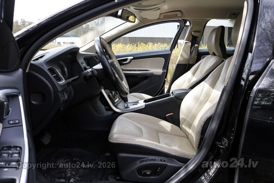 Pelēks Volvo V60 2011 Tallina, ar dzinēja tilpumu 2.00 L un nobraukumu 373 tūkst. km par 4999 €, foto 15 vietnē AUTOMOTO.COM.LV