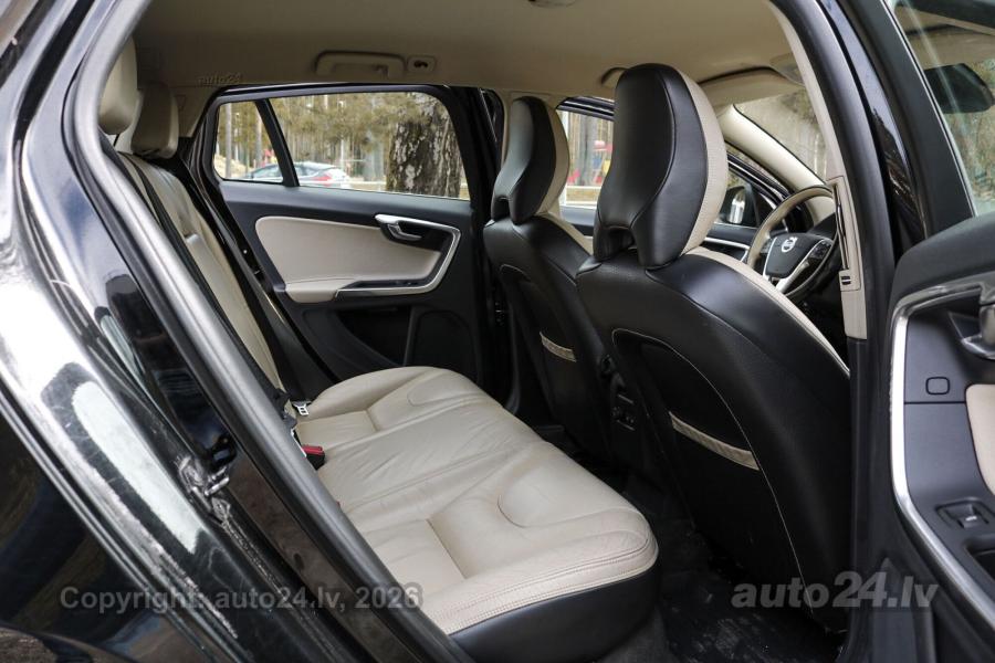 Pelēks Volvo V60 2011 Tallina, ar dzinēja tilpumu 2.00 L un nobraukumu 373 tūkst. km par 4999 €, foto 18 vietnē AUTOMOTO.COM.LV