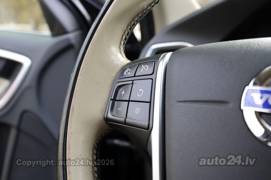 Pelēks Volvo V60 2011 Tallina, ar dzinēja tilpumu 2.00 L un nobraukumu 373 tūkst. km par 4999 €, foto 19 vietnē AUTOMOTO.COM.LV