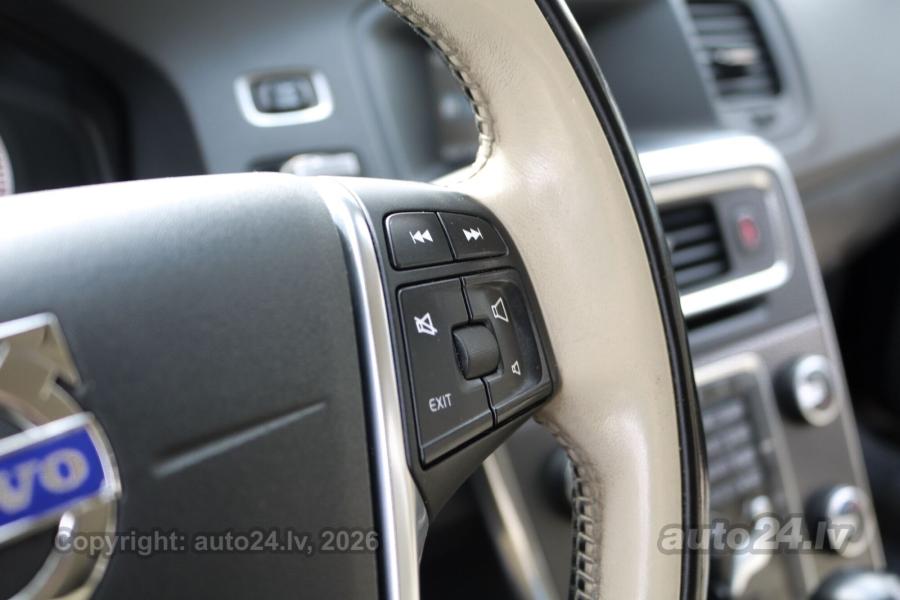 Pelēks Volvo V60 2011 Tallina, ar dzinēja tilpumu 2.00 L un nobraukumu 373 tūkst. km par 4999 €, foto 20 vietnē AUTOMOTO.COM.LV
