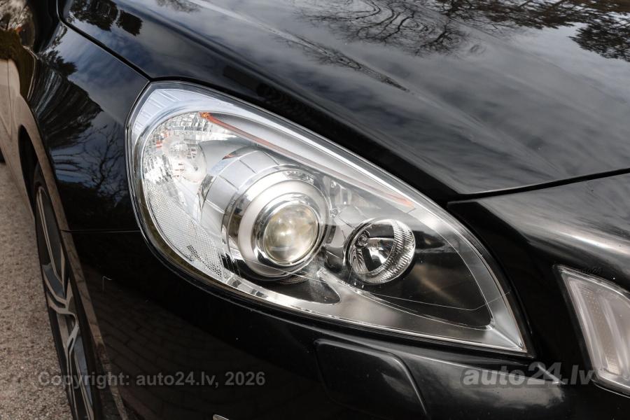 Pelēks Volvo V60 2011 Tallina, ar dzinēja tilpumu 2.00 L un nobraukumu 373 tūkst. km par 4999 €, foto 24 vietnē AUTOMOTO.COM.LV