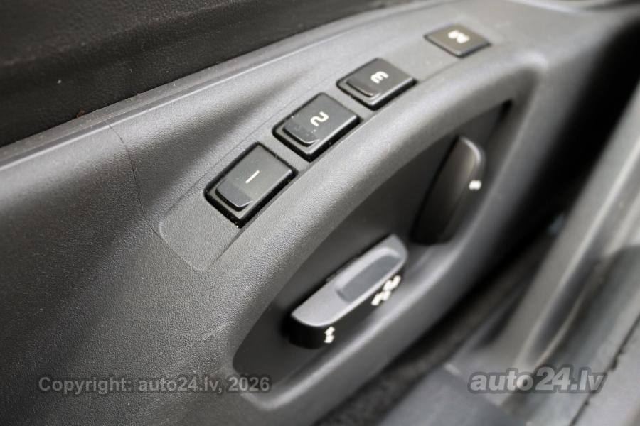 Pelēks Volvo V60 2011 Tallina, ar dzinēja tilpumu 2.00 L un nobraukumu 373 tūkst. km par 4999 €, foto 25 vietnē AUTOMOTO.COM.LV