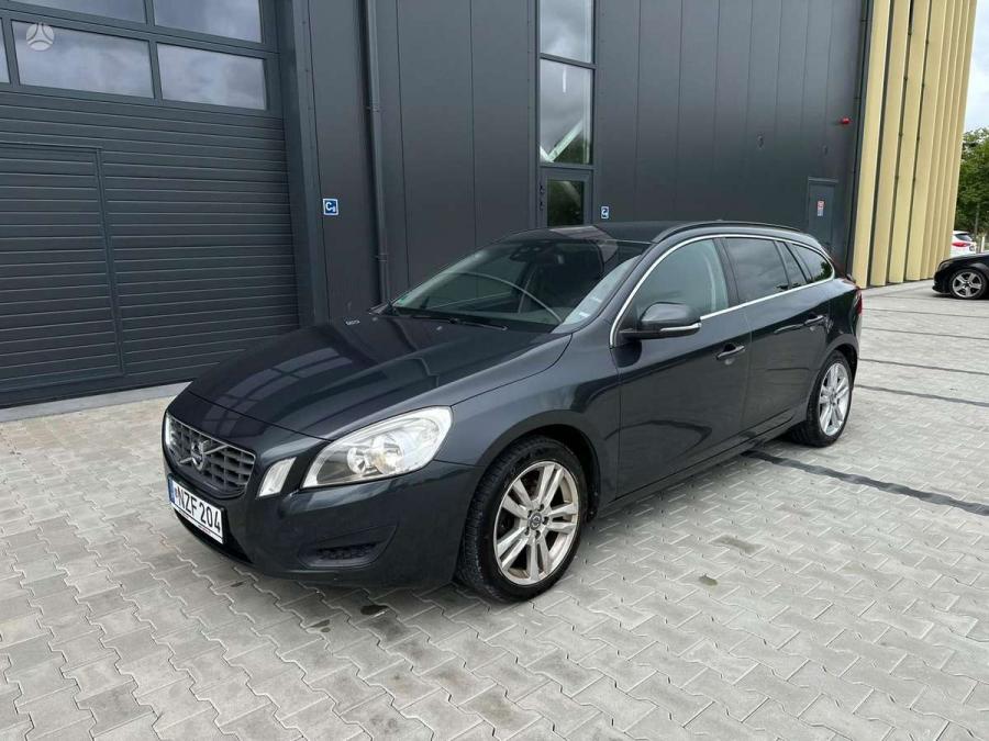 Grey Volvo V60 2011 in Klaipeda, with an engine capacity of 1.98 L and mileage of 260 thousand km for 5500 €, photo 1 on AUTOMOTO.COM.LV