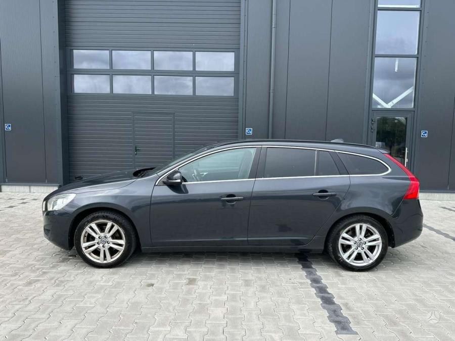 Grey Volvo V60 2011 in Klaipeda, with an engine capacity of 1.98 L and mileage of 260 thousand km for 5500 €, photo 3 on AUTOMOTO.COM.LV