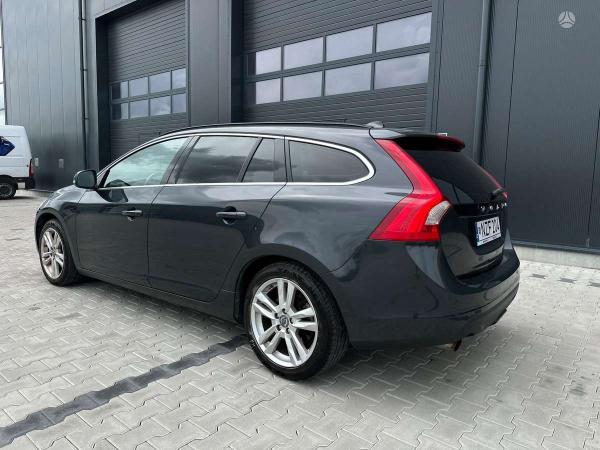 Pelēks Volvo V60 2011 Klaipėda, ar dzinēja tilpumu 1.98 L un nobraukumu 260 tūkst. km par 5500 €, foto 4 vietnē AUTOMOTO.COM.LV