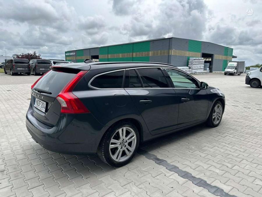Grey Volvo V60 2011 in Klaipeda, with an engine capacity of 1.98 L and mileage of 260 thousand km for 5500 €, photo 9 on AUTOMOTO.COM.LV