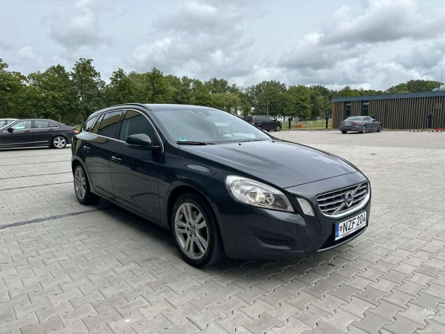 Grey Volvo V60 2011 in Klaipeda, with an engine capacity of 1.98 L and mileage of 260 thousand km for 5500 €, photo 10 on AUTOMOTO.COM.LV