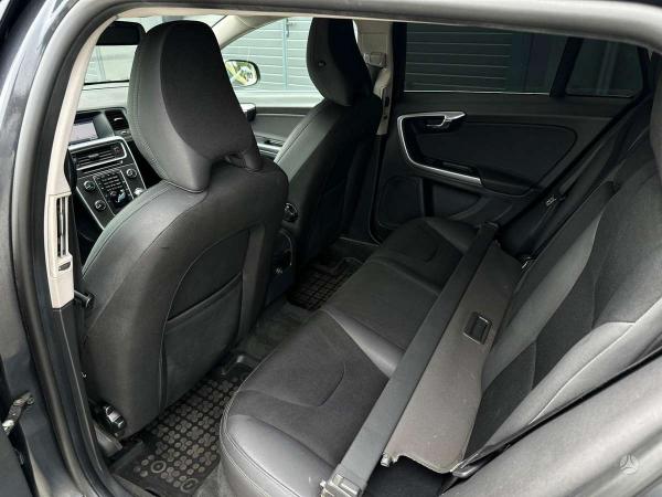 Pelēks Volvo V60 2011 Klaipėda, ar dzinēja tilpumu 1.98 L un nobraukumu 260 tūkst. km par 5500 €, foto 10 vietnē AUTOMOTO.COM.LV