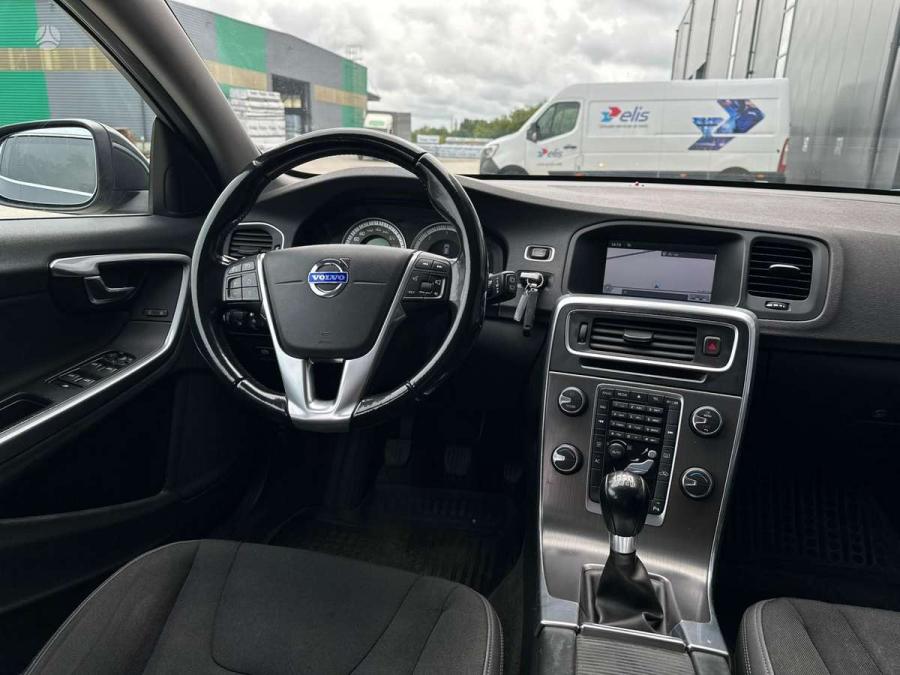 Grey Volvo V60 2011 in Klaipeda, with an engine capacity of 1.98 L and mileage of 260 thousand km for 5500 €, photo 12 on AUTOMOTO.COM.LV