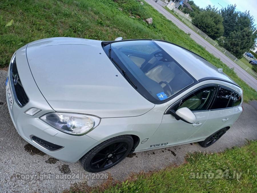 Серый Вольво B60 2011 в Таллин, объемом двигателя 2.00 л и пробегом 434 тыс. км за 3773 €, фото 1 на AUTOMOTO.COM.LV