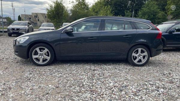Pelēks Volvo V60 2011 Kauņa, ar dzinēja tilpumu 1.98 L un nobraukumu 246 tūkst. km par 5300 €, foto 2 vietnē AUTOMOTO.COM.LV