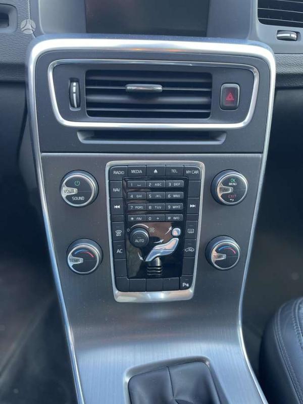 Pelēks Volvo V60 2011 Kauņa, ar dzinēja tilpumu 1.98 L un nobraukumu 246 tūkst. km par 5300 €, foto 10 vietnē AUTOMOTO.COM.LV