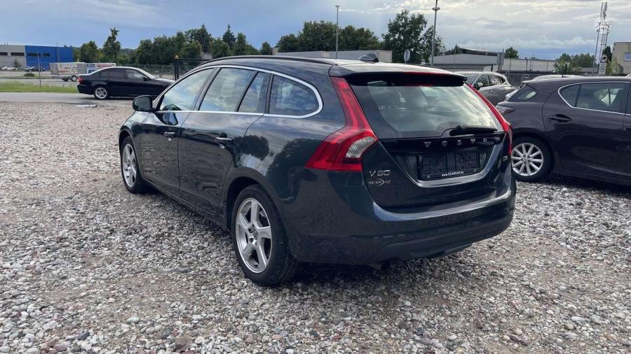 Pelēks Volvo V60 2011 Kauņa, ar dzinēja tilpumu 1.98 L un nobraukumu 246 tūkst. km par 5300 €, foto 4 vietnē AUTOMOTO.COM.LV