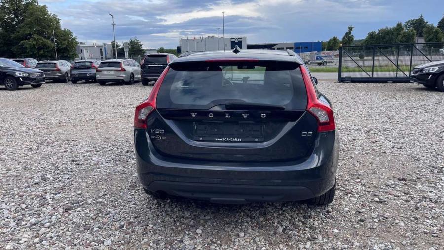 Pelēks Volvo V60 2011 Kauņa, ar dzinēja tilpumu 1.98 L un nobraukumu 246 tūkst. km par 5300 €, foto 5 vietnē AUTOMOTO.COM.LV