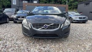 Pelēks Volvo V60 2011 Kauņa, ar dzinēja tilpumu 1.98 L un nobraukumu 246 tūkst. km par 5300 €, foto 7 vietnē AUTOMOTO.COM.LV