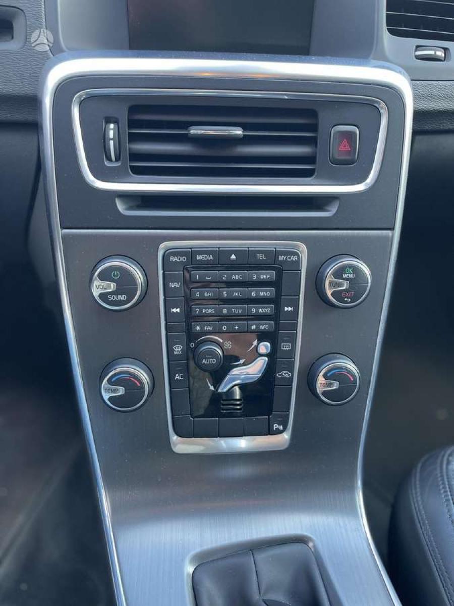 Pelēks Volvo V60 2011 Kauņa, ar dzinēja tilpumu 1.98 L un nobraukumu 246 tūkst. km par 5300 €, foto 11 vietnē AUTOMOTO.COM.LV