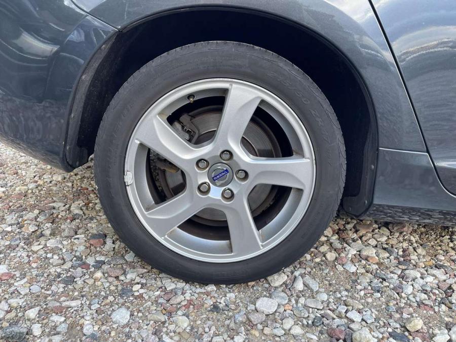 Pelēks Volvo V60 2011 Kauņa, ar dzinēja tilpumu 1.98 L un nobraukumu 246 tūkst. km par 5300 €, foto 16 vietnē AUTOMOTO.COM.LV