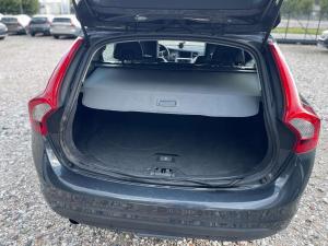 Pelēks Volvo V60 2011 Kauņa, ar dzinēja tilpumu 1.98 L un nobraukumu 246 tūkst. km par 5300 €, foto 17 vietnē AUTOMOTO.COM.LV