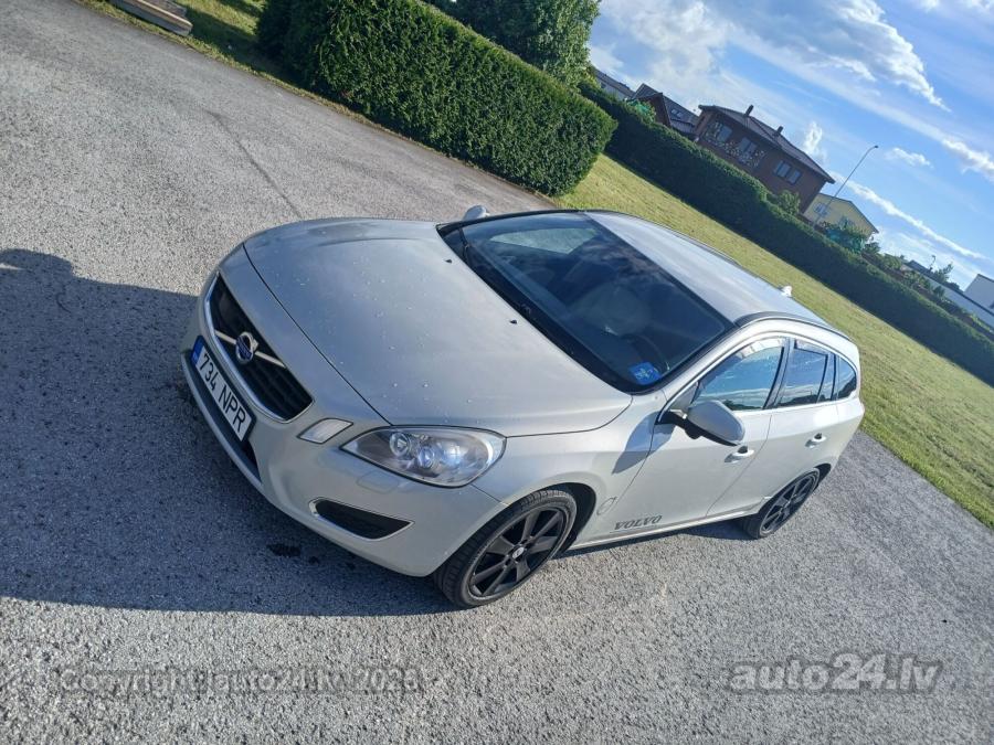 Pelēks Volvo V60 2011 Tallina, ar dzinēja tilpumu 2.00 L un nobraukumu 434 tūkst. km par 3773 €, foto 3 vietnē AUTOMOTO.COM.LV