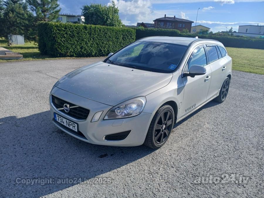 Pelēks Volvo V60 2011 Tallina, ar dzinēja tilpumu 2.00 L un nobraukumu 434 tūkst. km par 3773 €, foto 4 vietnē AUTOMOTO.COM.LV