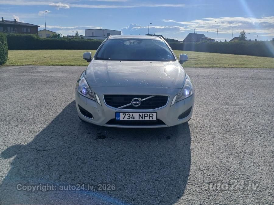 Pelēks Volvo V60 2011 Tallina, ar dzinēja tilpumu 2.00 L un nobraukumu 434 tūkst. km par 3773 €, foto 5 vietnē AUTOMOTO.COM.LV