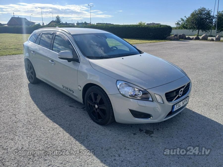 Pelēks Volvo V60 2011 Tallina, ar dzinēja tilpumu 2.00 L un nobraukumu 434 tūkst. km par 3773 €, foto 6 vietnē AUTOMOTO.COM.LV