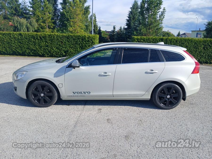 Pelēks Volvo V60 2011 Tallina, ar dzinēja tilpumu 2.00 L un nobraukumu 434 tūkst. km par 3773 €, foto 12 vietnē AUTOMOTO.COM.LV