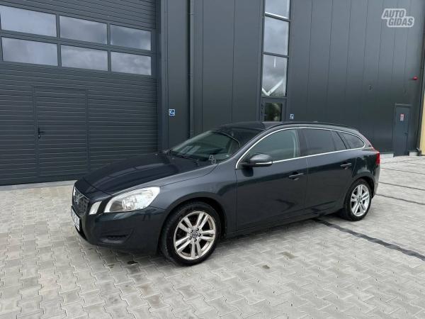 Pelēks Volvo V60 2011 Klaipėda, ar dzinēja tilpumu 2.00 L un nobraukumu 260 tūkst. km par 5300 €, foto 4 vietnē AUTOMOTO.COM.LV