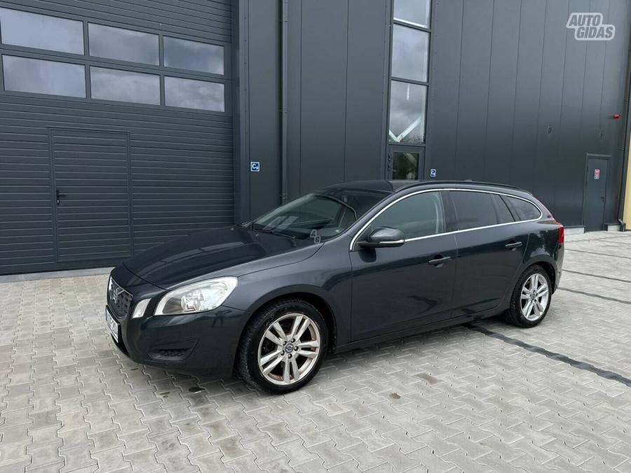 Pelēks Volvo V60 2011 Klaipėda, ar dzinēja tilpumu 2.00 L un nobraukumu 260 tūkst. km par 5300 €, foto 5 vietnē AUTOMOTO.COM.LV