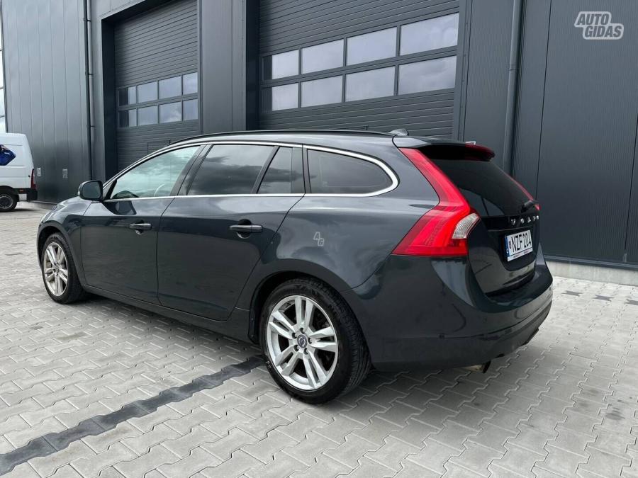 Pelēks Volvo V60 2011 Klaipėda, ar dzinēja tilpumu 2.00 L un nobraukumu 260 tūkst. km par 5300 €, foto 7 vietnē AUTOMOTO.COM.LV