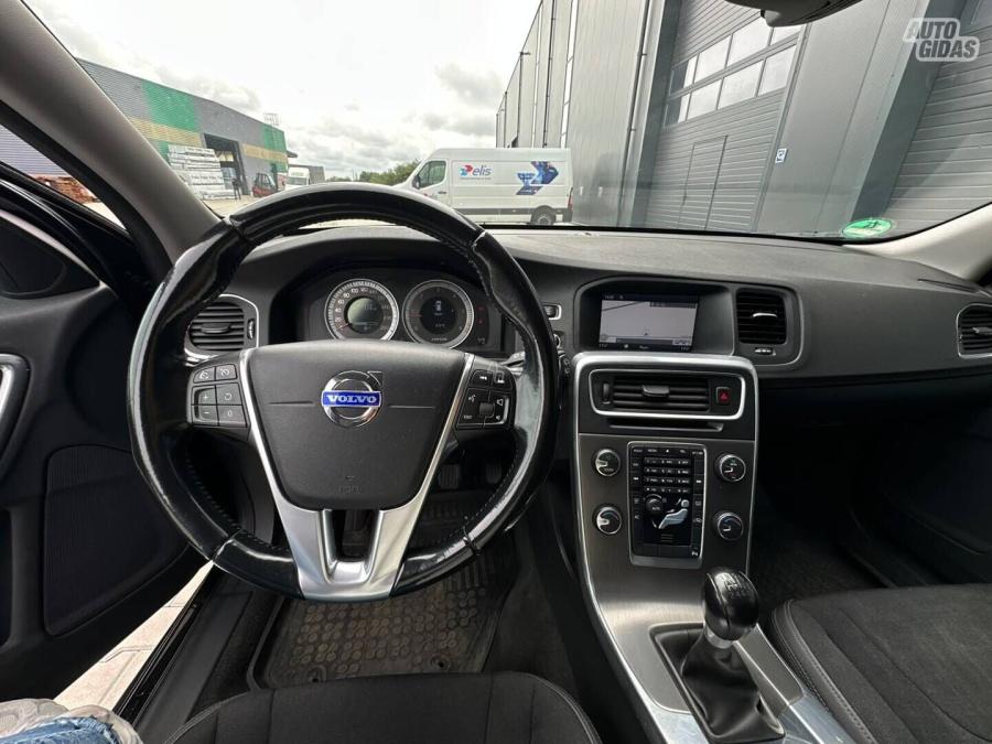 Pelēks Volvo V60 2011 Klaipėda, ar dzinēja tilpumu 2.00 L un nobraukumu 260 tūkst. km par 5300 €, foto 9 vietnē AUTOMOTO.COM.LV