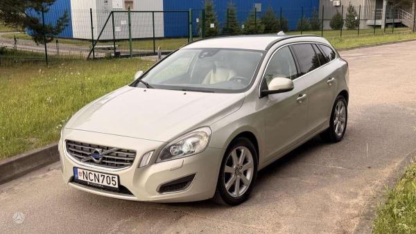 Pelēks Volvo V60 2011 Šauļi, ar dzinēja tilpumu 1.56 L un nobraukumu 327 tūkst. km par 4500 €, foto 1 vietnē AUTOMOTO.COM.LV