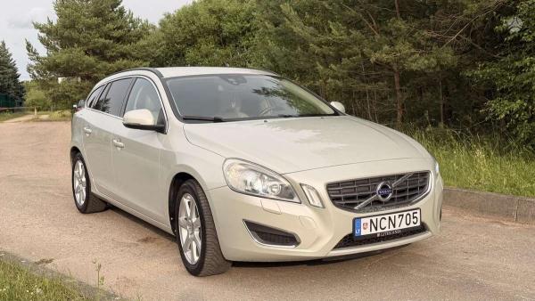 Pelēks Volvo V60 2011 Šauļi, ar dzinēja tilpumu 1.56 L un nobraukumu 327 tūkst. km par 4500 €, foto 2 vietnē AUTOMOTO.COM.LV