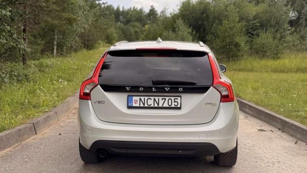 Pelēks Volvo V60 2011 Šauļi, ar dzinēja tilpumu 1.56 L un nobraukumu 327 tūkst. km par 4500 €, foto 4 vietnē AUTOMOTO.COM.LV
