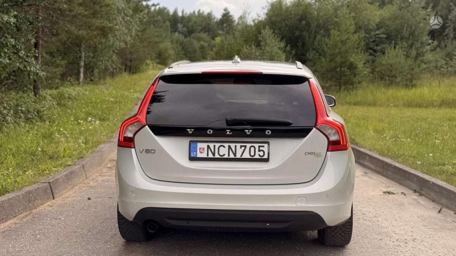 Grey Volvo V60 2011 in Siauliai, with an engine capacity of 1.56 L and mileage of 327 thousand km for 4500 €, photo 5 on AUTOMOTO.COM.LV