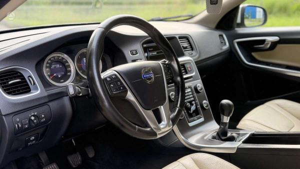 Pelēks Volvo V60 2011 Šauļi, ar dzinēja tilpumu 1.56 L un nobraukumu 327 tūkst. km par 4500 €, foto 6 vietnē AUTOMOTO.COM.LV