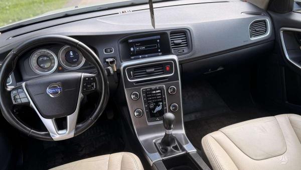 Pelēks Volvo V60 2011 Šauļi, ar dzinēja tilpumu 1.56 L un nobraukumu 327 tūkst. km par 4500 €, foto 7 vietnē AUTOMOTO.COM.LV